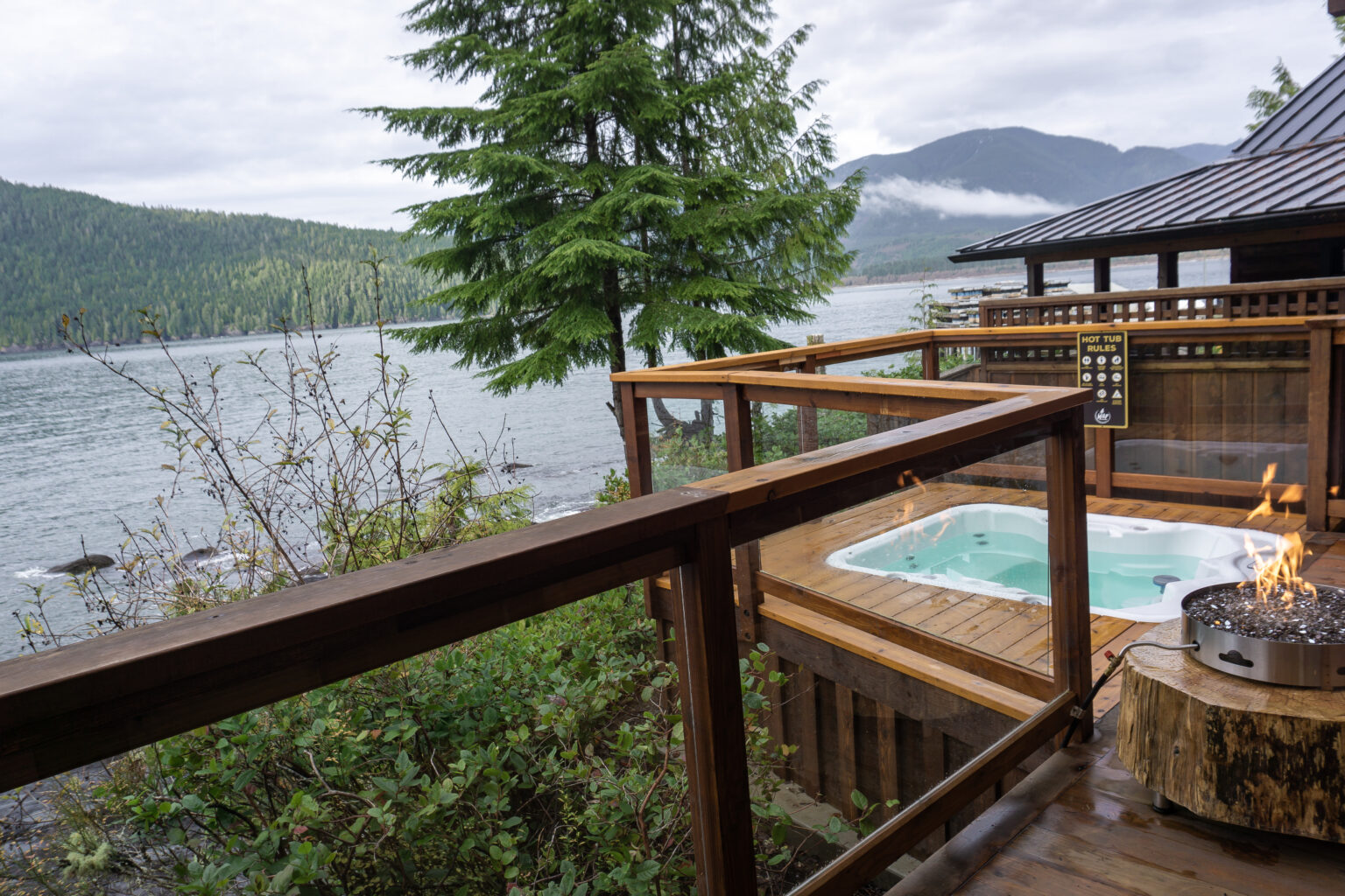 Viewpoint Studios with Private Hot Tub - Wild Renfrew