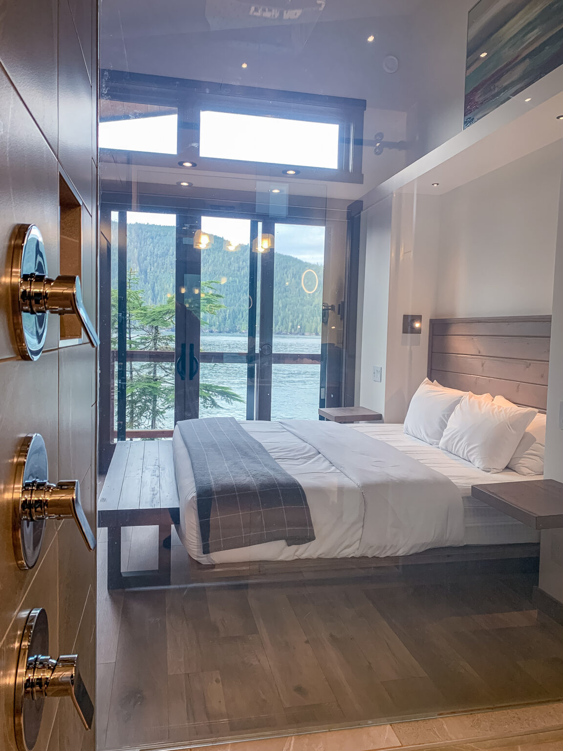 Viewpoint Studios with Private Hot Tub - Wild Renfrew