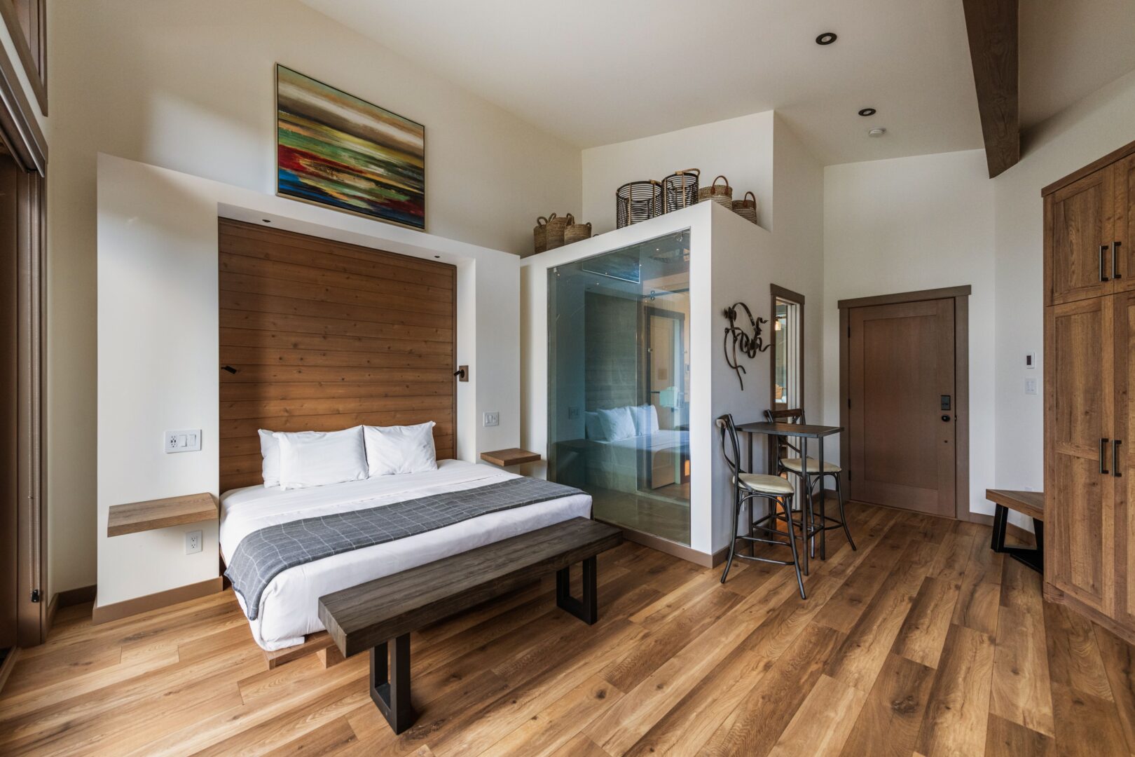 Viewpoint Studios with Private Hot Tub - Wild Renfrew