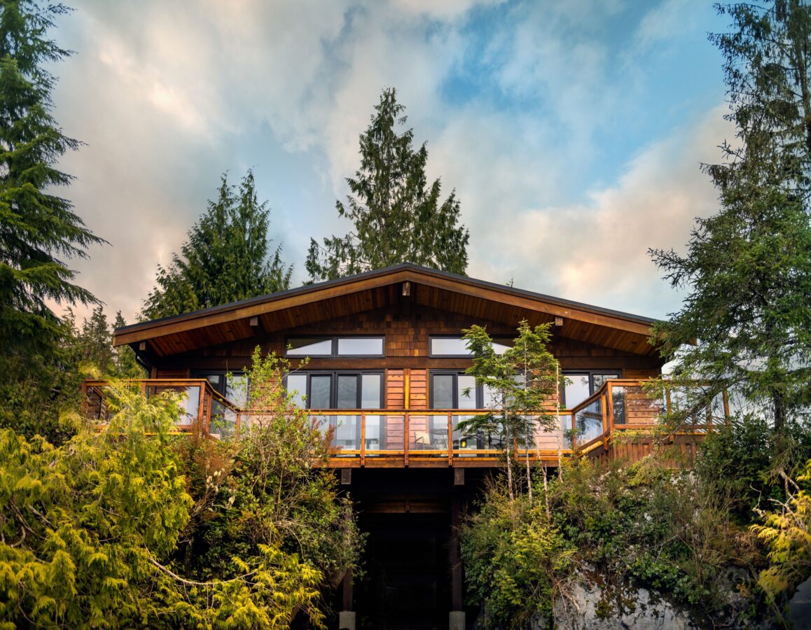 Viewpoint Studios with Private Hot Tub - Wild Renfrew