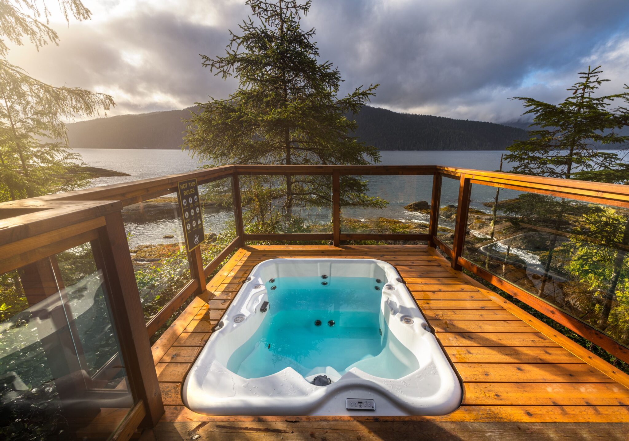 Viewpoint Studios with Private Hot Tub - Wild Renfrew